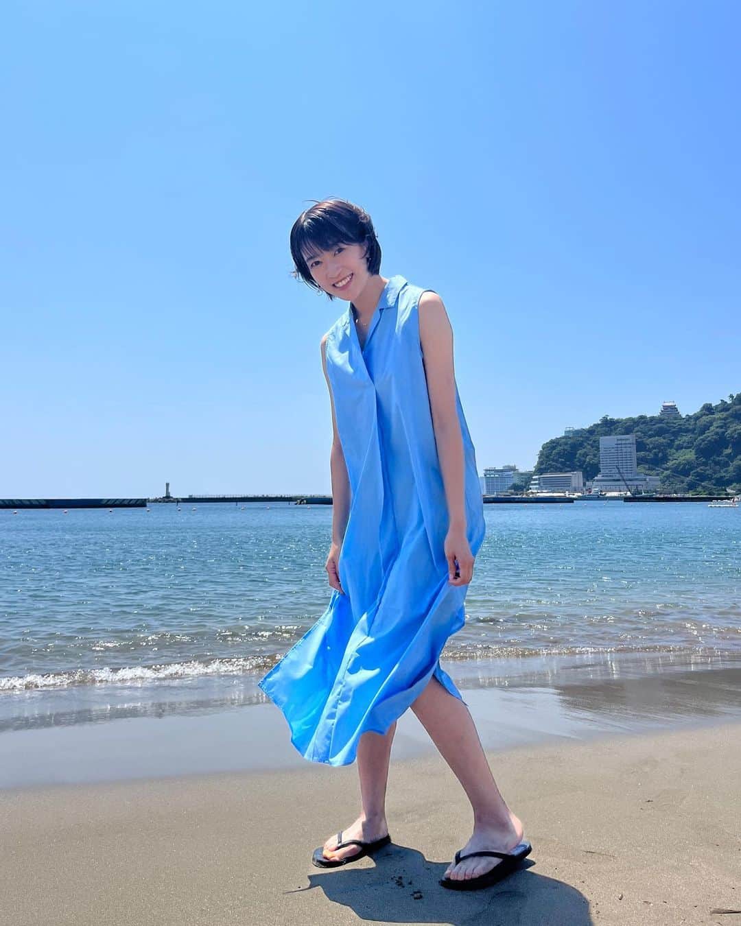 眞嶋優さんのインスタグラム写真 - (眞嶋優Instagram)「先取り海の日！今年初の海に行ってきました〜！暑すぎたけど、最高！ん？ボールは ...