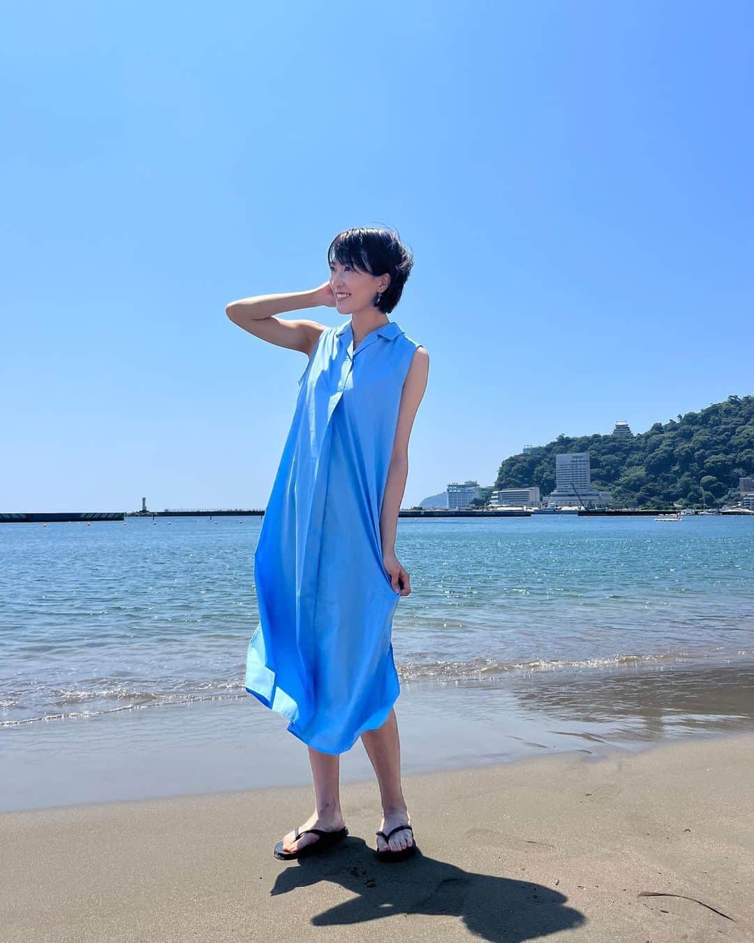 眞嶋優さんのインスタグラム写真 - (眞嶋優Instagram)「先取り海の日！今年初の海に行ってきました〜！暑すぎたけど、最高！ん？ボールは ...