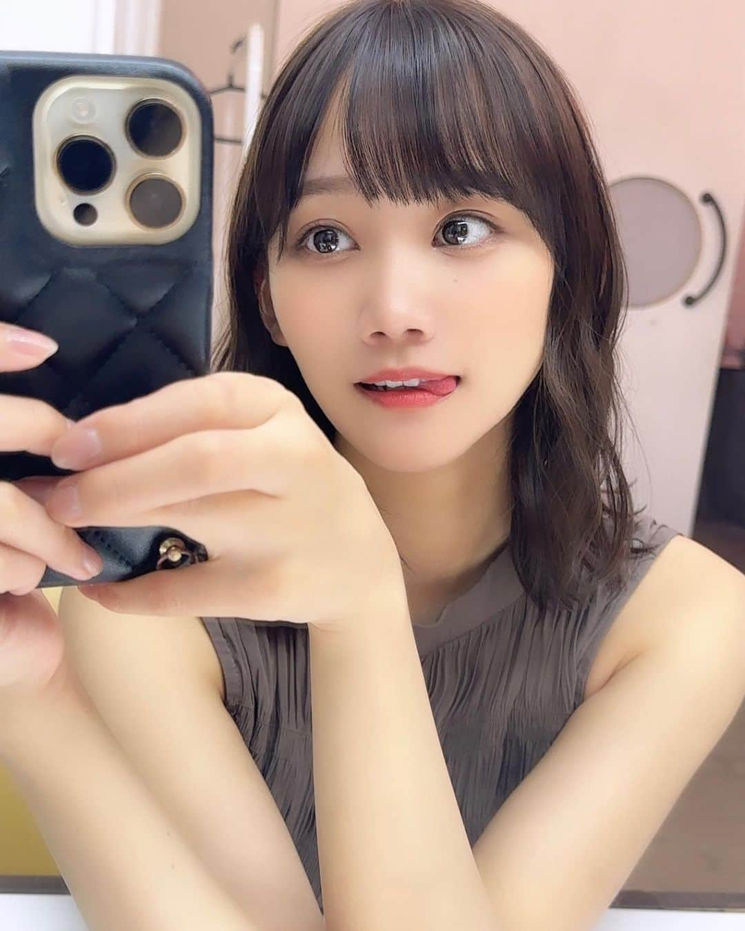 保﨑麗さんのインスタグラム写真 保﨑麗instagram 「ストーリーで上げたら投稿して欲しいといただいたので🫶🏻 撮影で秋メイクして