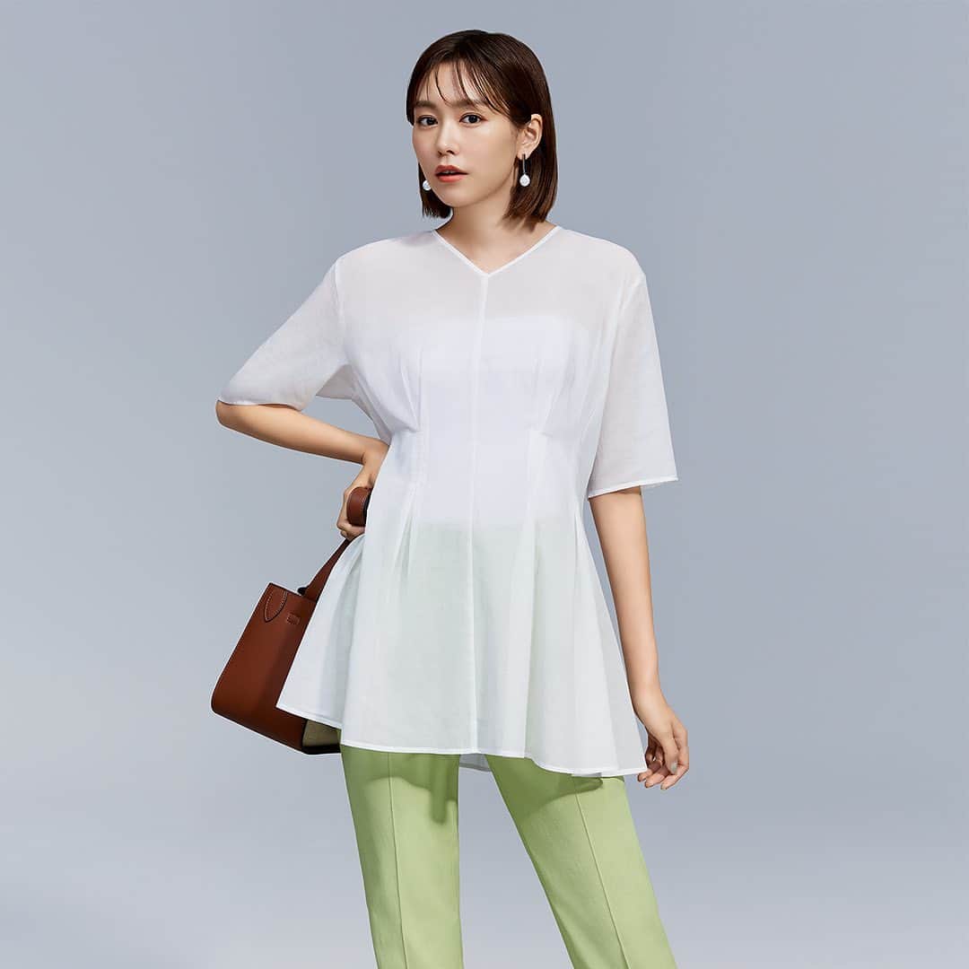 PLST（プラステ）さんのインスタグラム写真 - (PLST（プラステ）Instagram)「【スタイルアップを後押しするペプラムブラウス】 コットンブレンド シアーペプラムブラウス ¥ ...