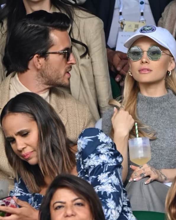 Just Jaredさんのインスタグラム写真 - (Just JaredInstagram)「Ariana Grande spends the ...