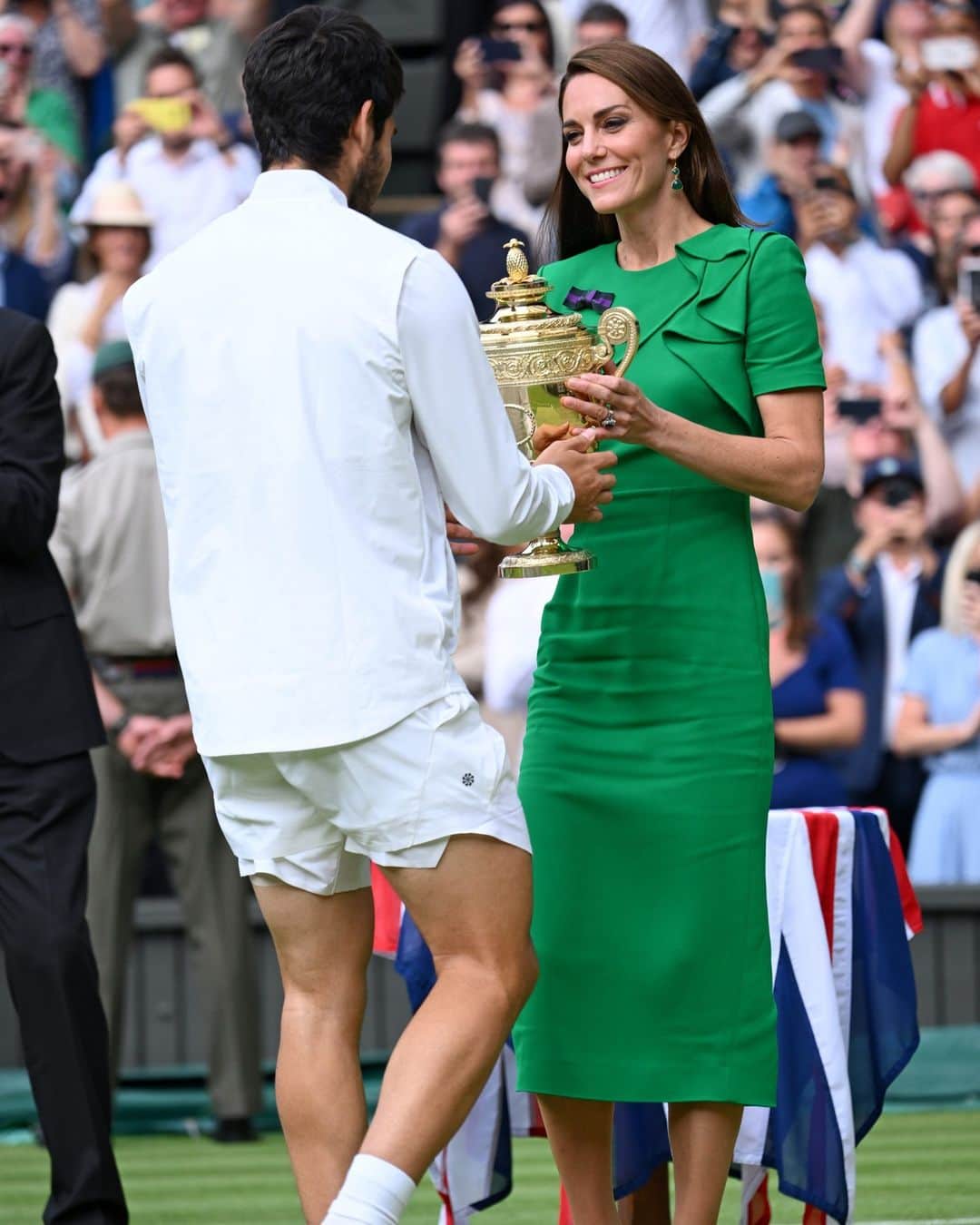 Vogueさんのインスタグラム写真 - (VogueInstagram)「The weather in London today was ...