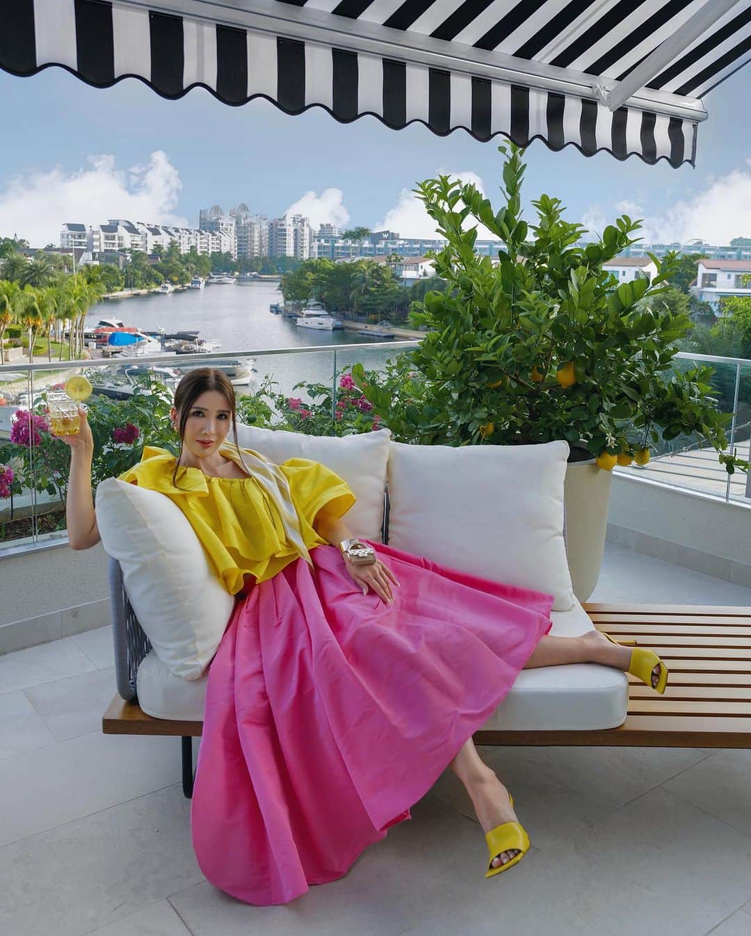 ジェイミー・チュアさんのインスタグラム写真 - (ジェイミー・チュアInstagram)「Life moves pretty fast so ...