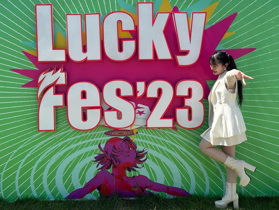 小野田紗栞さんのインスタグラム写真 - (小野田紗栞Instagram)「☀️ Lucky Fes'23 最高すぎたあああああ🤤 タオル振りまわしたよ💪 とても素敵な夏の思い出ありがとうござい ...