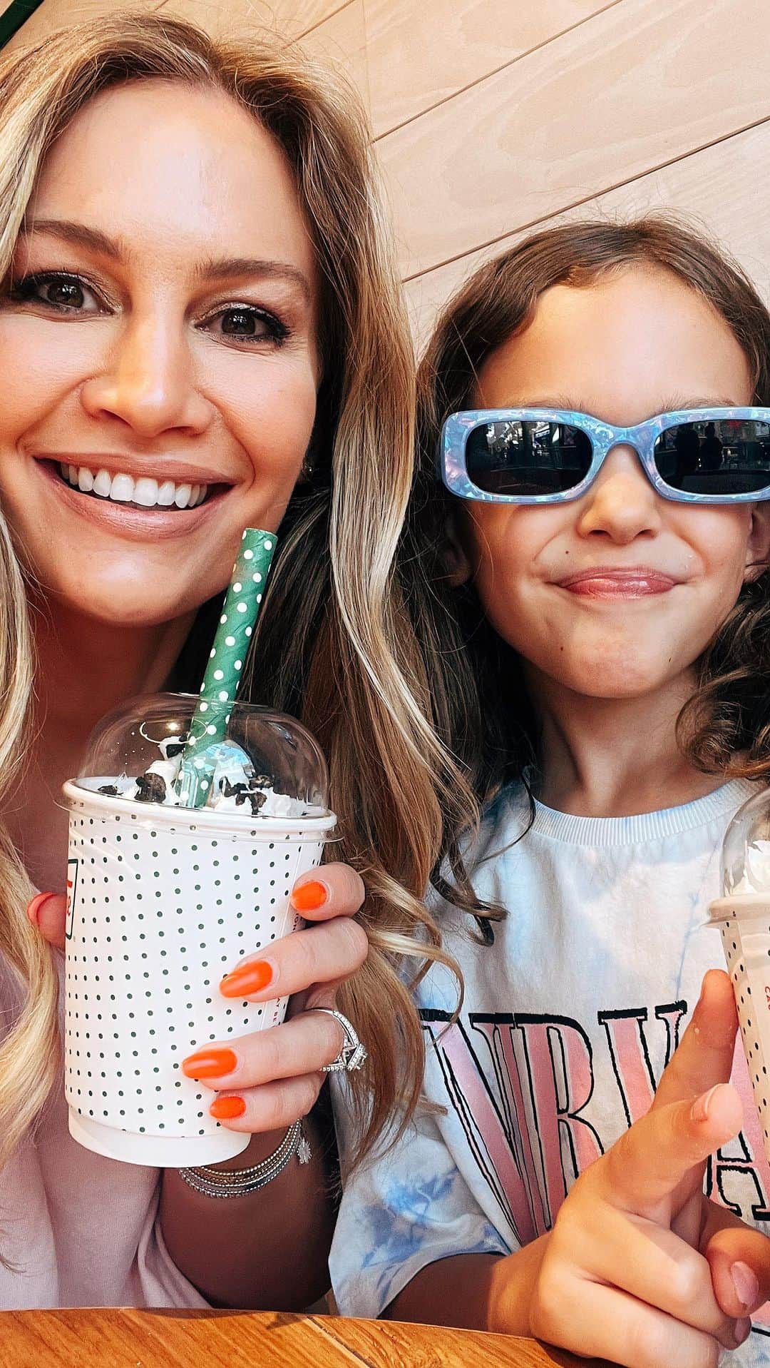 Anna Sacconeさんのインスタグラム動画 - (Anna SacconeInstagram)「It was Edie’s turn ...