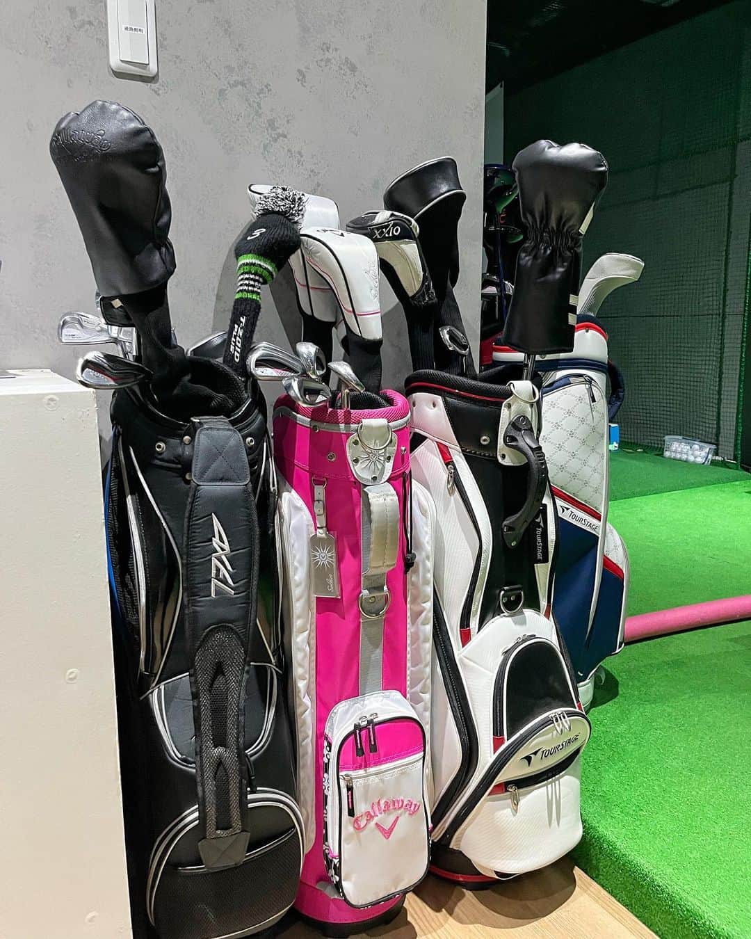 とくさきさんのインスタグラム写真 - (とくさきInstagram)「ROUGH GOLF RANGE OSAKAに行ってきた🥰⛳️💕 . 本町駅から徒歩2分のところにあってめちゃ駅近 私は ...