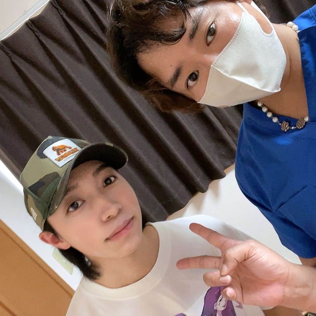 楽しんごさんのインスタグラム写真 楽しんごinstagram 「まだ22歳の男の子👦 骨盤矯正で身長5m伸びましたー！🩵🩵🩵 視力回復
