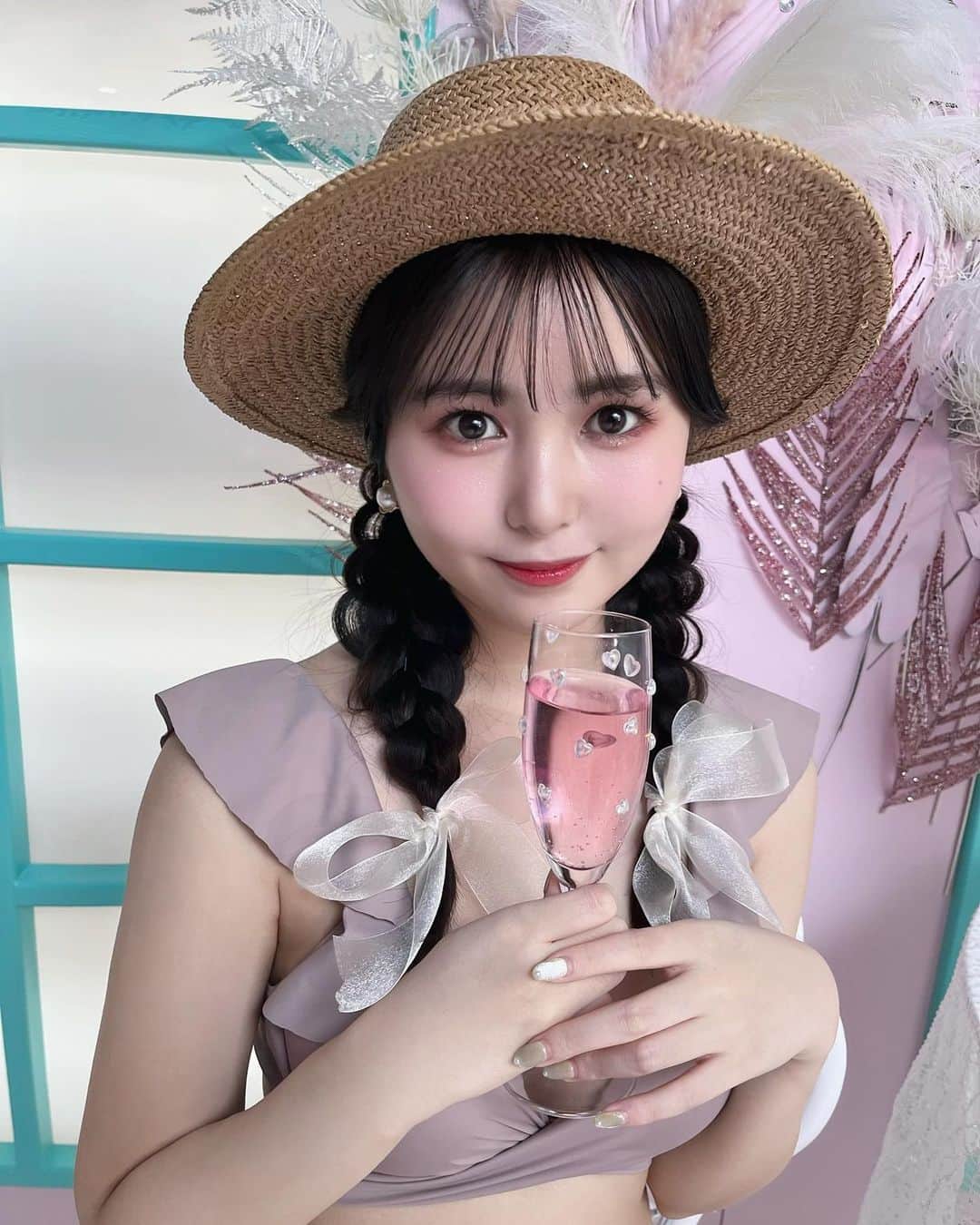 LARMEさんのインスタグラム写真 - (LARMEInstagram)「🐚 𝙋 𝙍 𝙀 𝙎 𝙀 𝙉 𝙏 LARME 057オフショット🤍 《頓知気さきなちゃん》の サイン入りチェキを 2名様 ...