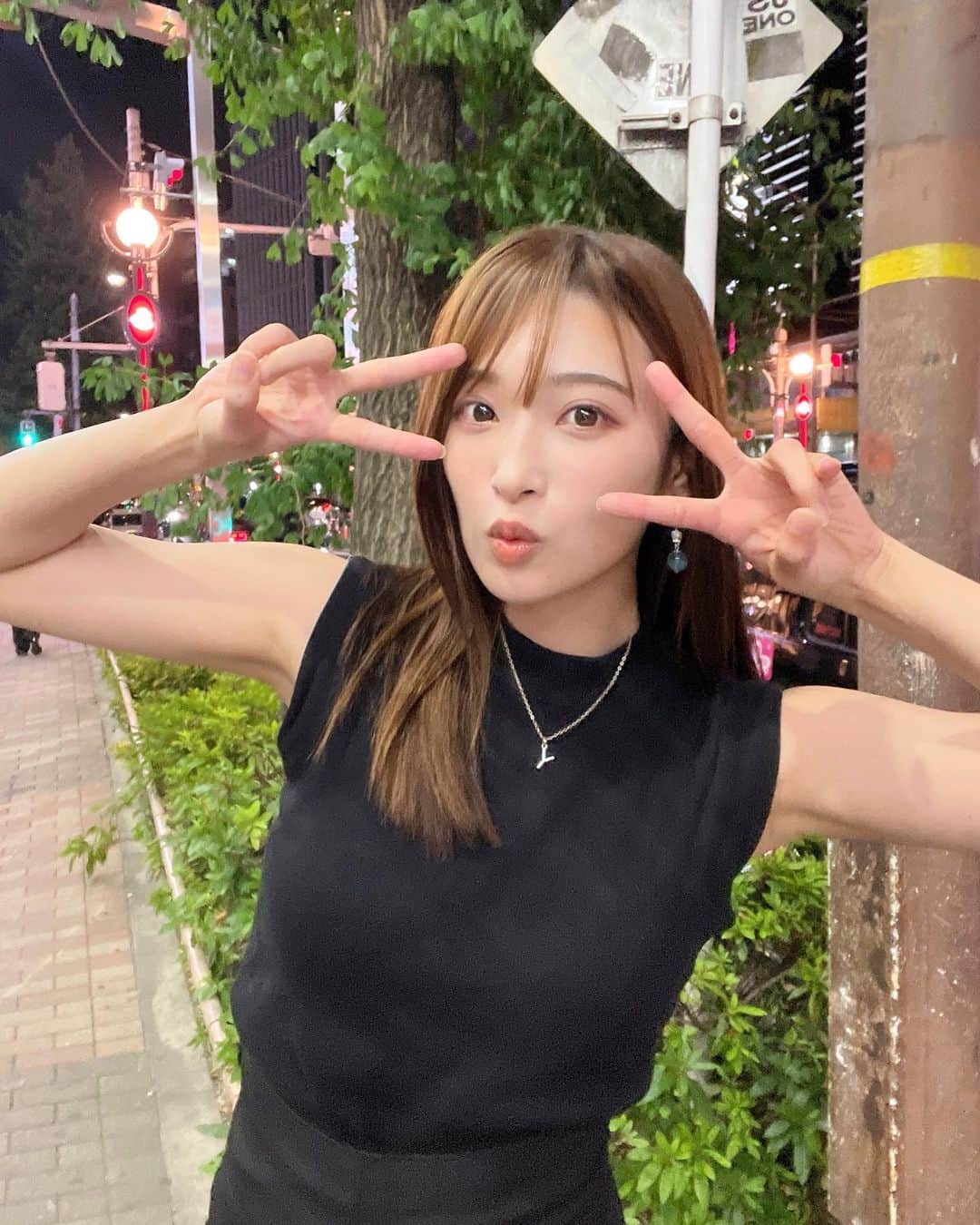 二瓶有加さんのインスタグラム写真 二瓶有加instagram 「 取材の日🫡 掲載をお楽しみにー！ マネージャーさんと 赤からを