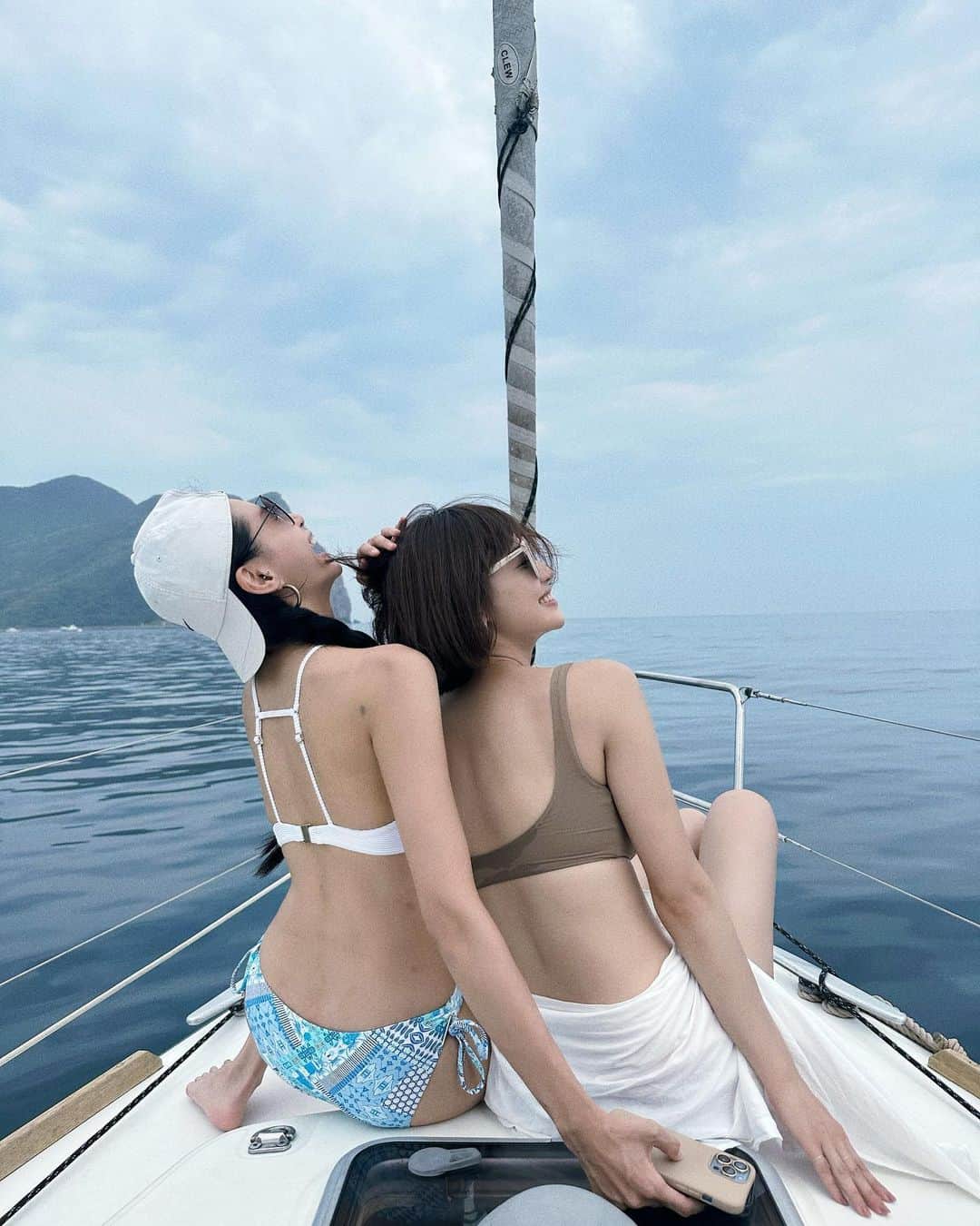 リャン・イーチェン（梁以辰）さんのインスタグラム写真 リャン・イーチェン（梁以辰）instagram「以後每一年暑假都來一場畢業旅行吧！ 🌬️🍉🌤️🛥️🏖️ 「回到家想起來，還是覺得好