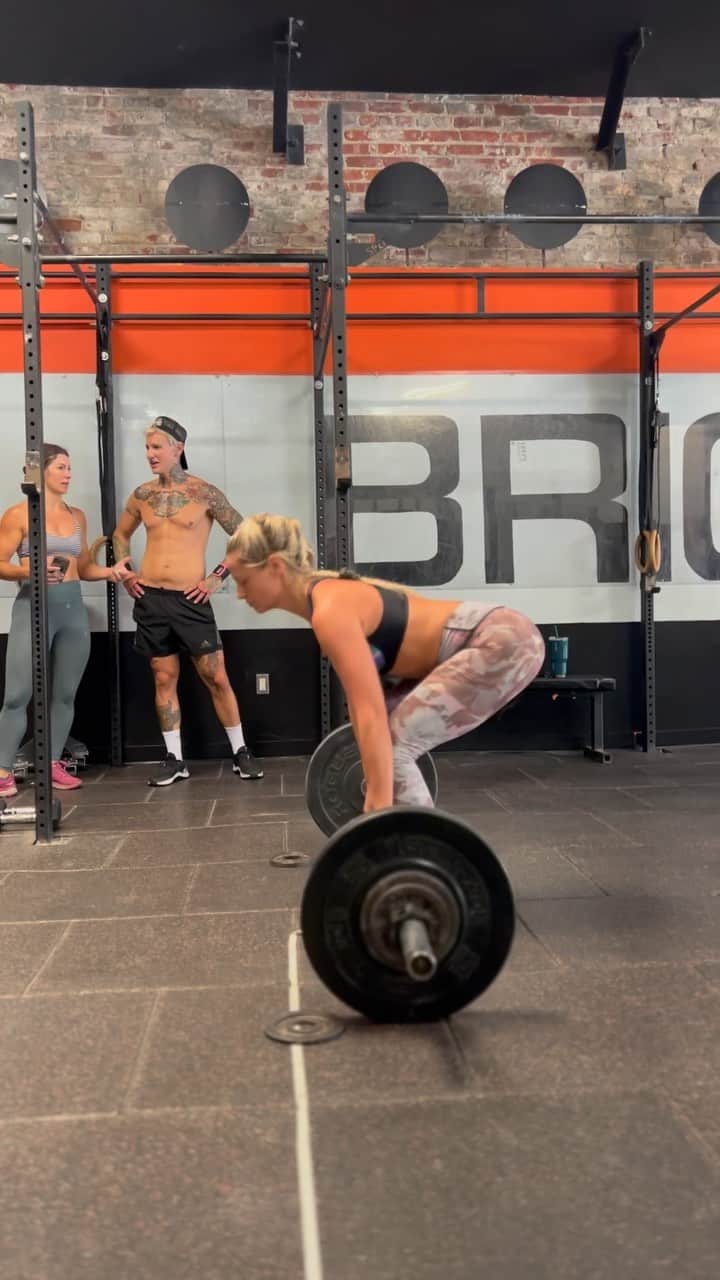 ジェネビーブ・モートンさんのインスタグラム動画 - (ジェネビーブ・モートンInstagram)「Making good progress 💪」8月15日 2時32分 ...