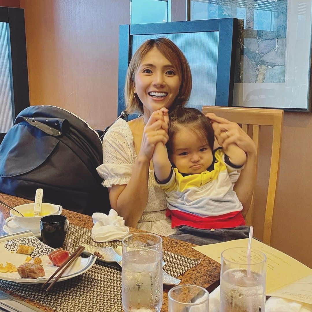 C’kさんのインスタグラム写真 - (C’kInstagram)「久々の良いお肉🤤 口の中が幸せすぎた😋 ️ 娘も一丁前にステーキペロリ😆🥩 こりゃ舌が肥えるね👅笑 #鉄板焼き #お盆休み ...