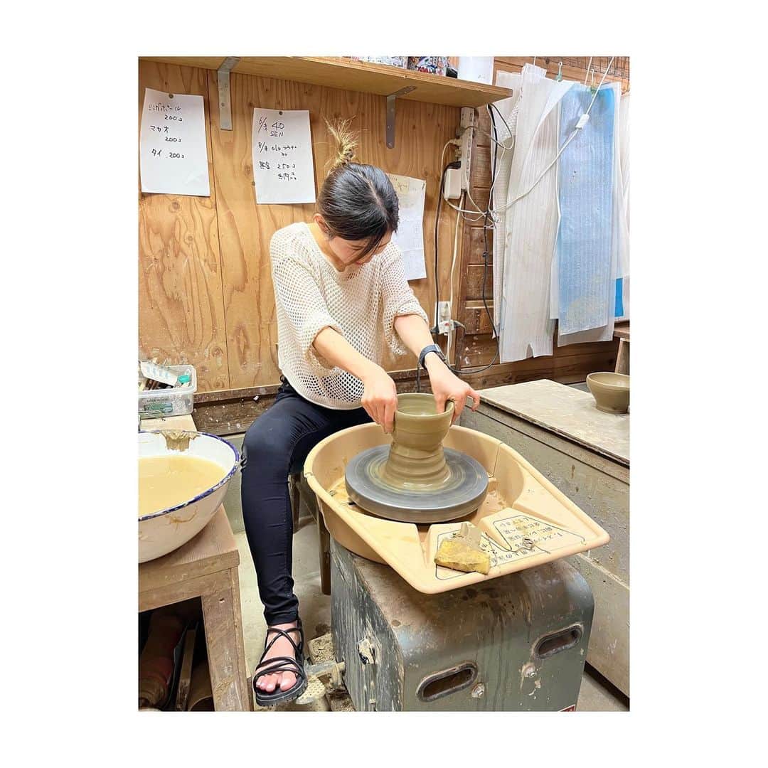 八坂芽依さんのインスタグラム写真 - (八坂芽依Instagram)「陶芸体験in TANBA 🏠@goujin.plantsbase まずはロンがお出迎えしてくれて🐕🖤人懐っこいラブラドール ...