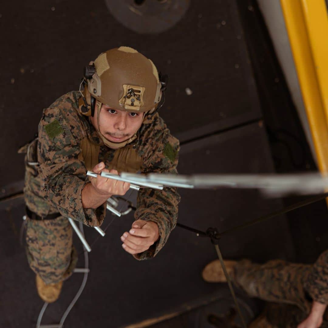 アメリカ海兵隊さんのインスタグラム写真 - (アメリカ海兵隊Instagram)「Climbing In 📍 Coral Sea (July ...