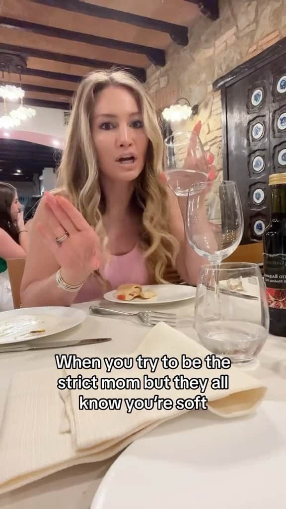 Anna Sacconeさんのインスタグラム動画 - (Anna SacconeInstagram)「I don’t stand a ...