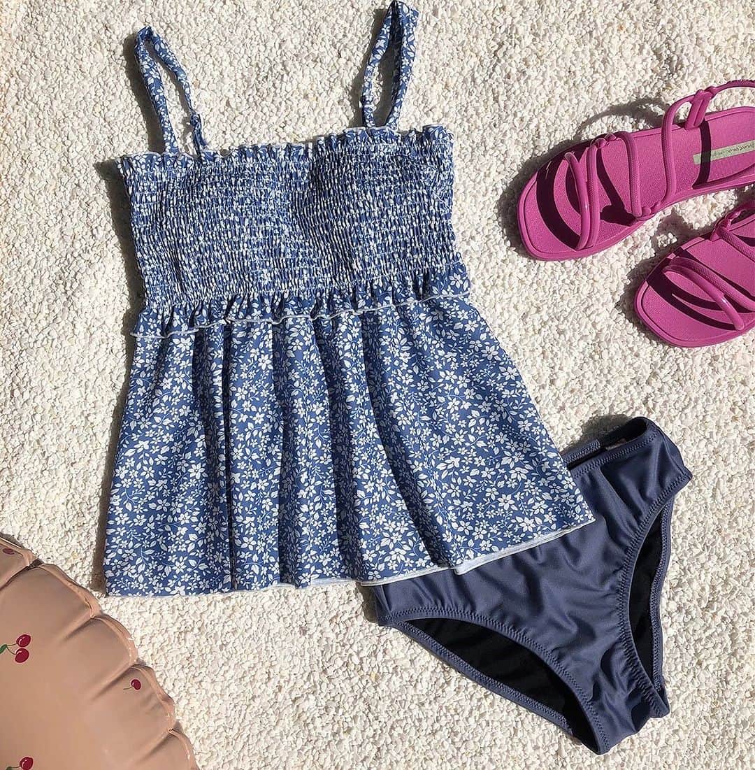 PEAK &PINEさんのインスタグラム写真 - (PEAK &PINEInstagram)「NEW ARRIVALS! レトロ可愛い花柄シリーズが新登場！ オフショルダーとキャミソールの 2 ...