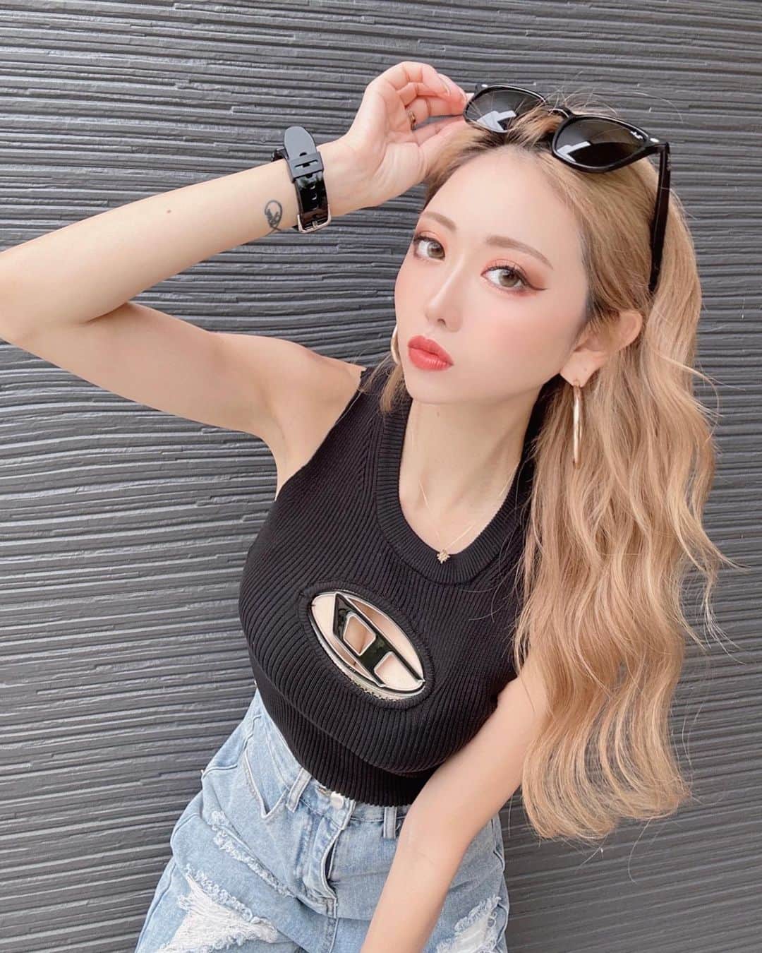 ちゃんかおさんのインスタグラム写真 - (ちゃんかおInstagram)「. . . . かわいいトップス😎🖤 1枚でかわいいのは罪よね🤫 ...