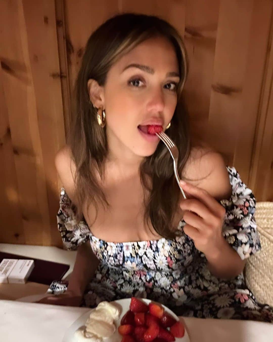 ジェシカ・アルバさんのインスタグラム写真 - (ジェシカ・アルバInstagram)「The most incredible week at @stanglwirt 😍🏔️🥨☀️ ...