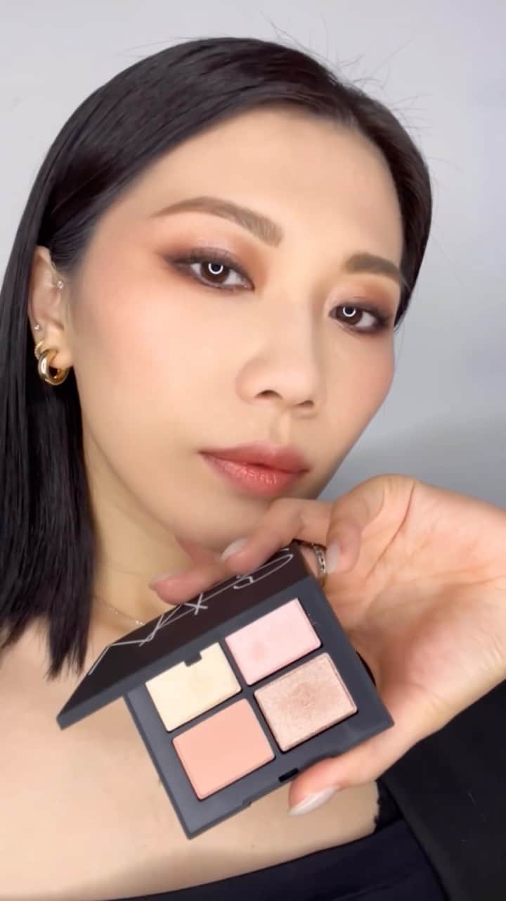 NARSさんのインスタグラム動画 - (NARSInstagram)「More than meets the eye. Swipe on the softly seductive shades ...