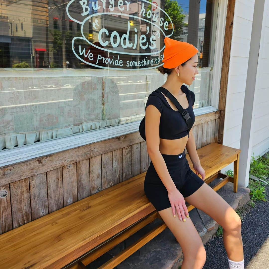成沢紫音さんのインスタグラム写真 - (成沢紫音Instagram)「久しぶりに食べるハンバーガーは美味しくてたまりませんね 🍔⁡🤤⁡ ⁡⁡ ...