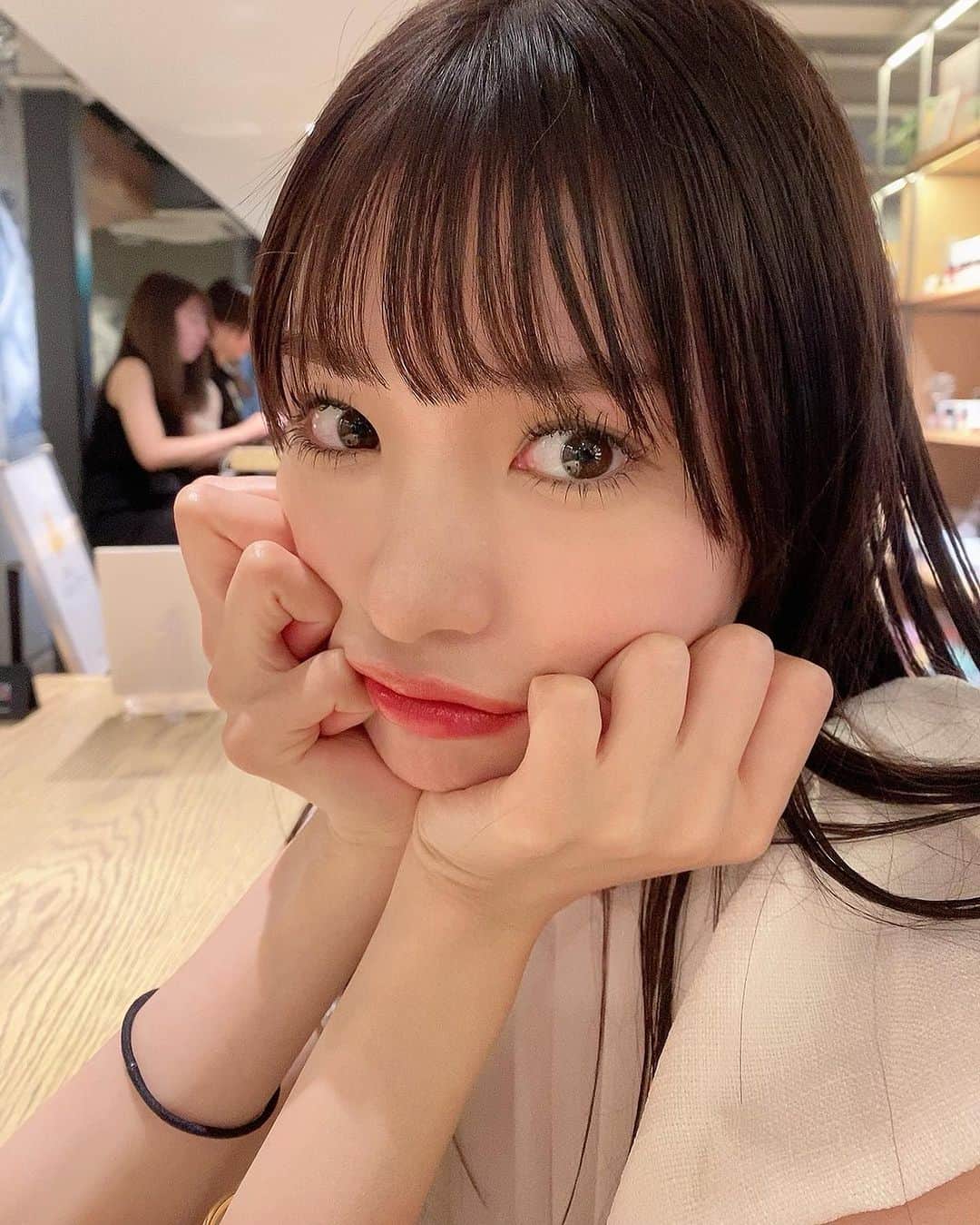 中川紅葉さんのインスタグラム写真 - (中川紅葉Instagram)「Photo by @moena_watanabe ☕️ 前髪いっつも切り ...