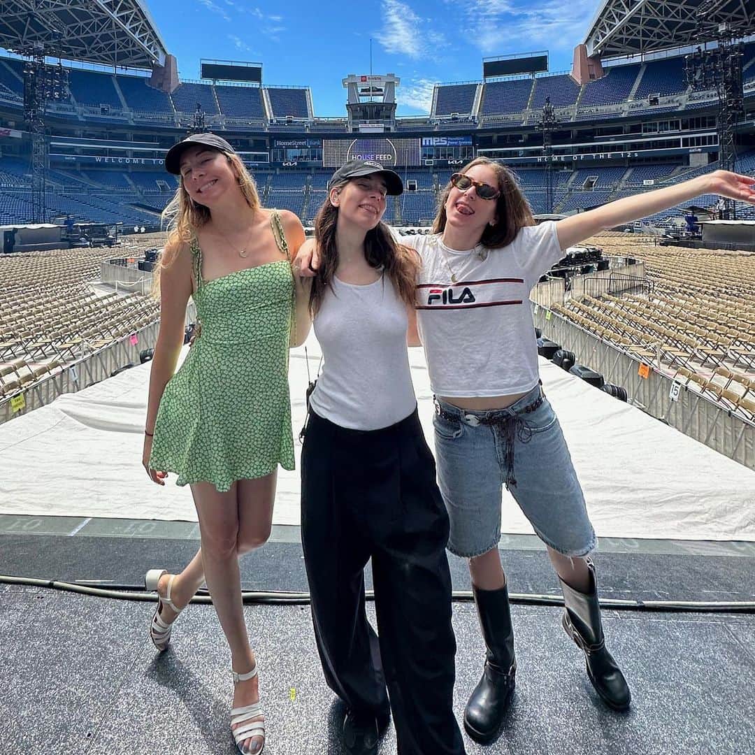 ハイムさんのインスタグラム写真 - (ハイムInstagram)「ERAS WEEKEND 1」7月26日 4時06分 - haimtheband
