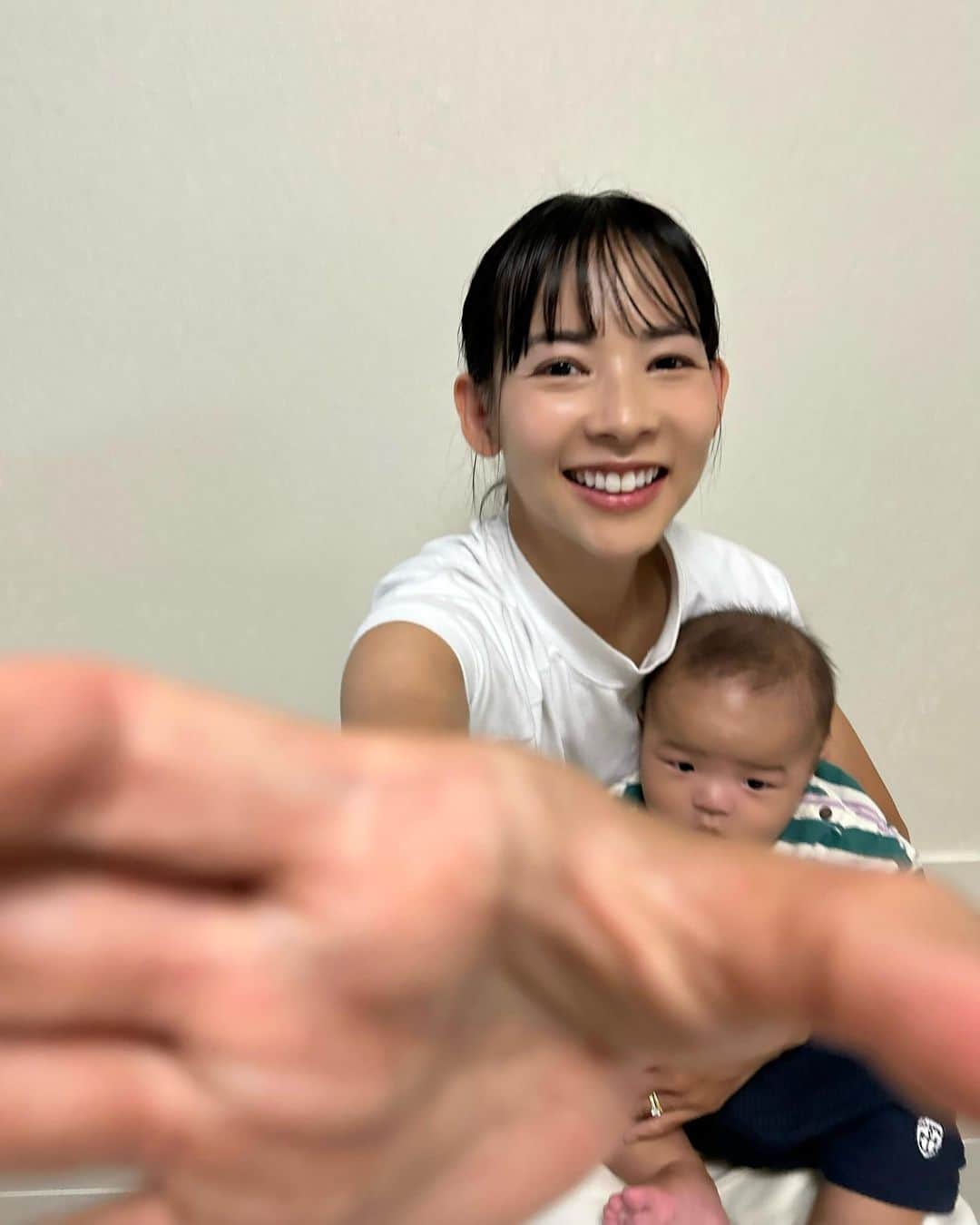 阪本智子さんのインスタグラム写真 阪本智子instagram 「♡ 何気に憧れていた 我が子に写真を撮ってもらうこと🩷 あおはがかの