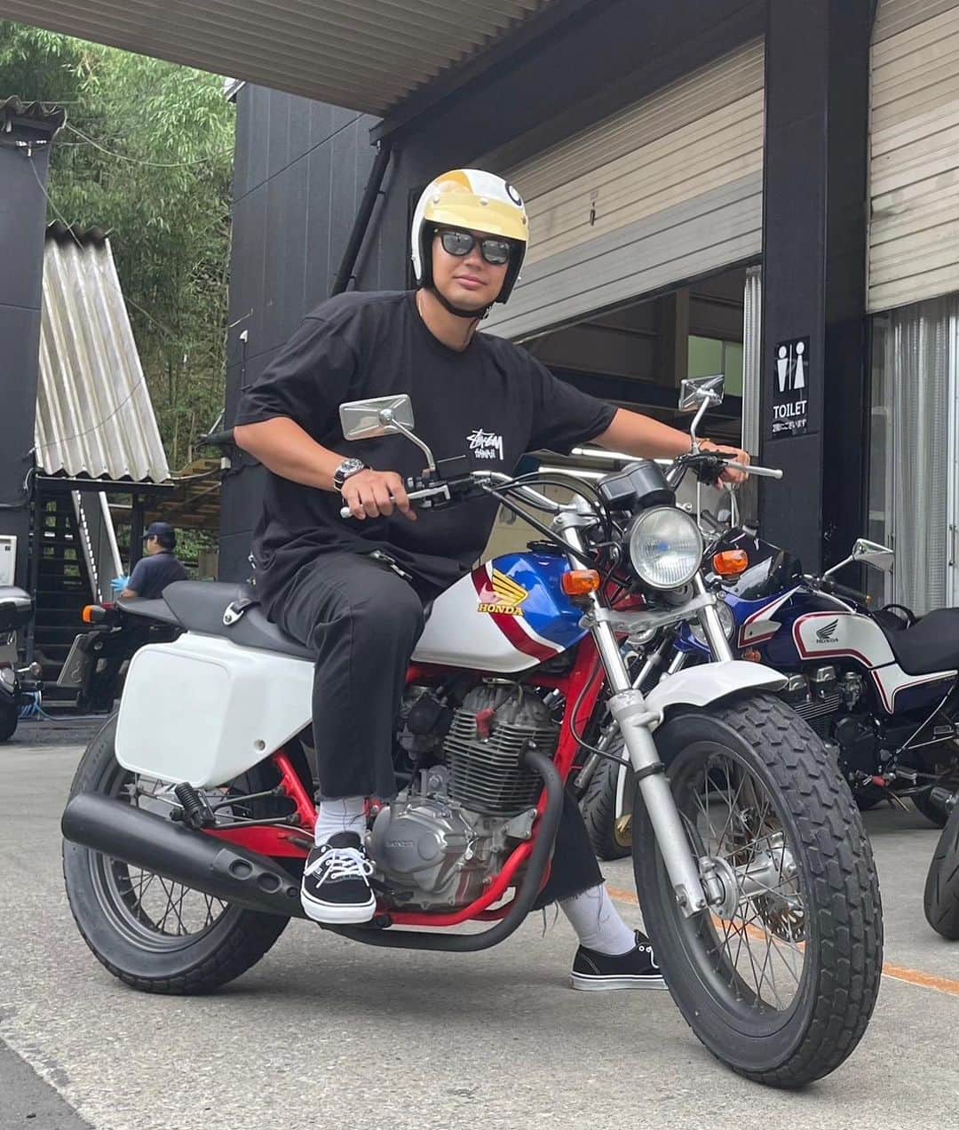 ユージさんのインスタグラム写真 - (ユージInstagram)「激シブでしょ😎トリコロールカラーのFTR223🏍納車されました🤙🏽FTRには僕の青春時代の思い出がたくさん詰まってて、跨るだけ ...