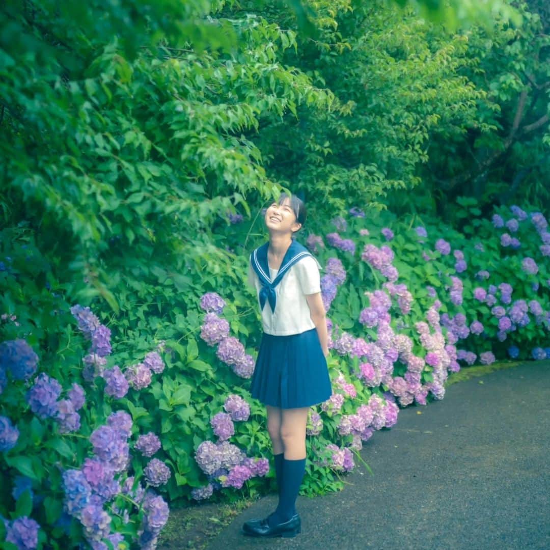 西川実花さんのインスタグラム写真 - (西川実花Instagram)「もう夏ですが、紫陽花の時期の写真です☺️笑 紫陽花とっても綺麗でした ...