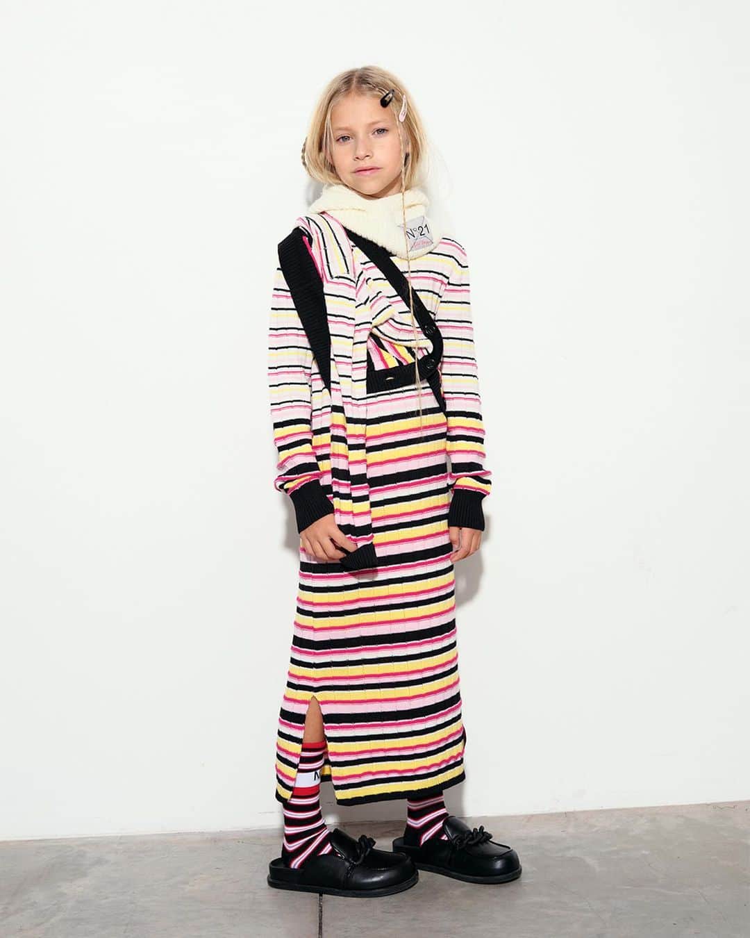 ヌメロ ヴェントゥーノさんのインスタグラム写真 - (ヌメロ ヴェントゥーノInstagram)「N21 FALL-WINTER 23 KIDS COLLECTION BY ...