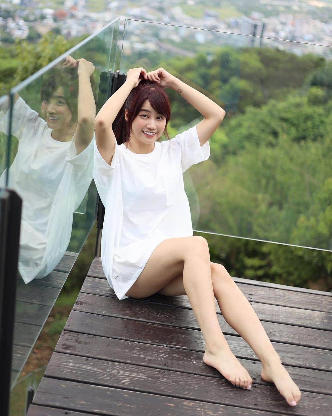 陳伊さんのインスタグラム写真 - (陳伊Instagram)「前陣子颱風前夕去宜蘭玩真的要被熱死了！ 還好有這款EVENLESS口袋短 TEE 選用科技布料具備速吸快乾的效果 悶熱天氣能夠快速 ...