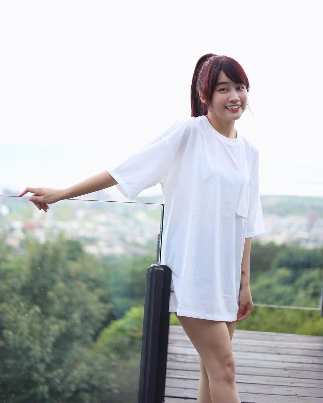 陳伊さんのインスタグラム写真 - (陳伊Instagram)「前陣子颱風前夕去宜蘭玩真的要被熱死了！ 還好有這款EVENLESS口袋短 TEE 選用科技布料具備速吸快乾的效果 悶熱天氣能夠快速 ...