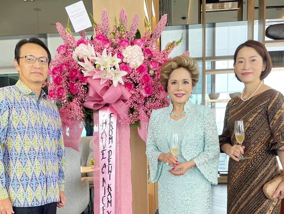 デヴィ・スカルノさんのインスタグラム写真 - (デヴィ・スカルノInstagram)「パーク・ハイアット・ホテル にて 友人の Tience ...