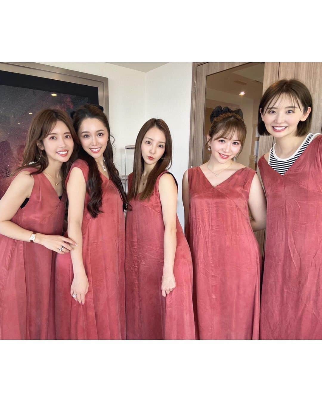 石田安奈さんのインスタグラム写真 - (石田安奈Instagram)「みんなでともちんのブランド @rosyluce 🍒 の服を着て大集合🫶 きゃわーーー ️ ️ ️ 着やすくて肌触りがとても ...