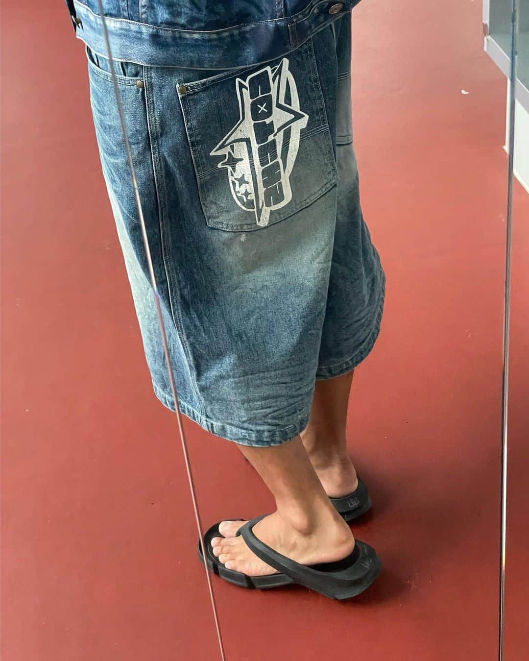 Junyoungさんのインスタグラム写真 - (JunyoungInstagram)「. canadiantuxedo👖」7月27日 22時51分 - yanggeng88