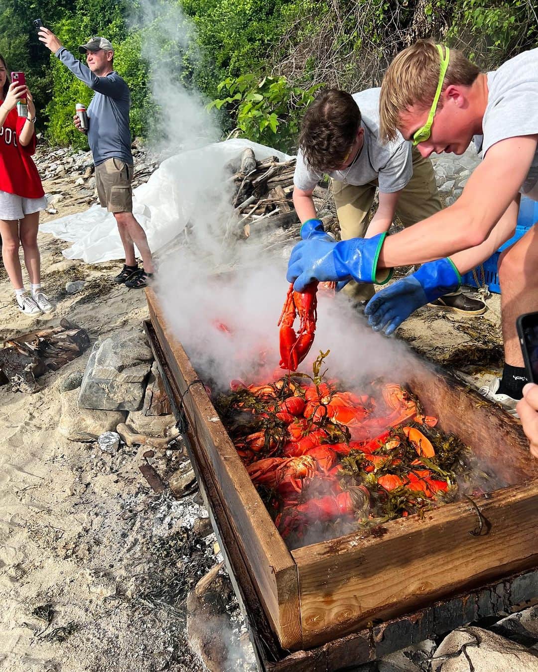 Ilana Wilesさんのインスタグラム写真 - (Ilana WilesInstagram)「WHEN IN MAINE 🦞☔️🧨」7月28日 2時11分 - mommyshorts