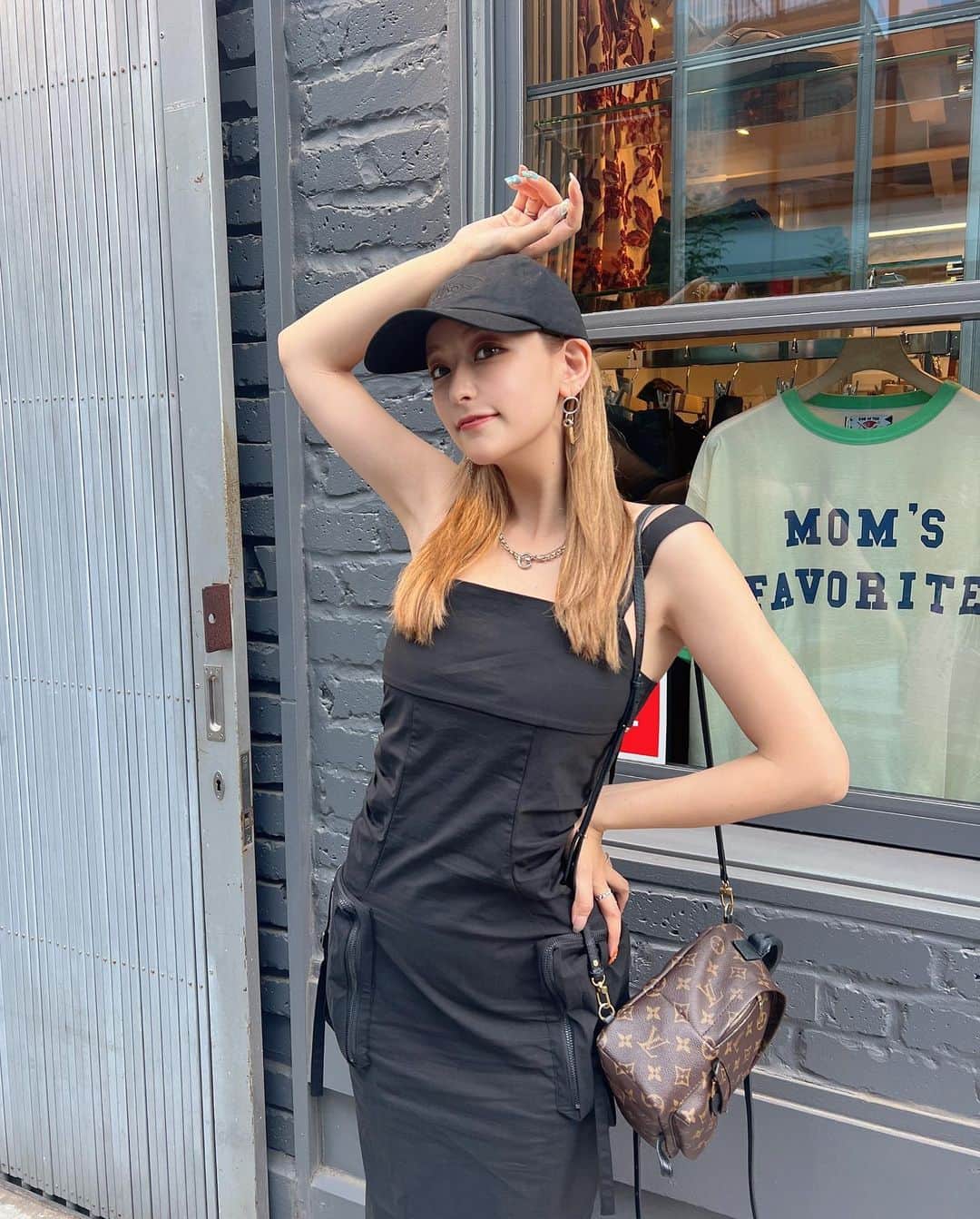 和栗汐里さんのインスタグラム写真 - (和栗汐里Instagram)「𝕊𝕙𝕠𝕡𝕡𝕚𝕟𝕘 𝔻𝕒𝕪🤍 明日から始まるウォーターボムの服 原宿で選ん ...