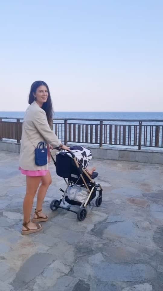 ツベタナ・ピロンコバさんのインスタグラム動画 ツベタナ・ピロンコバinstagram 「Първата ни морска ваканция в пълен състав 🌊💙👨‍👩