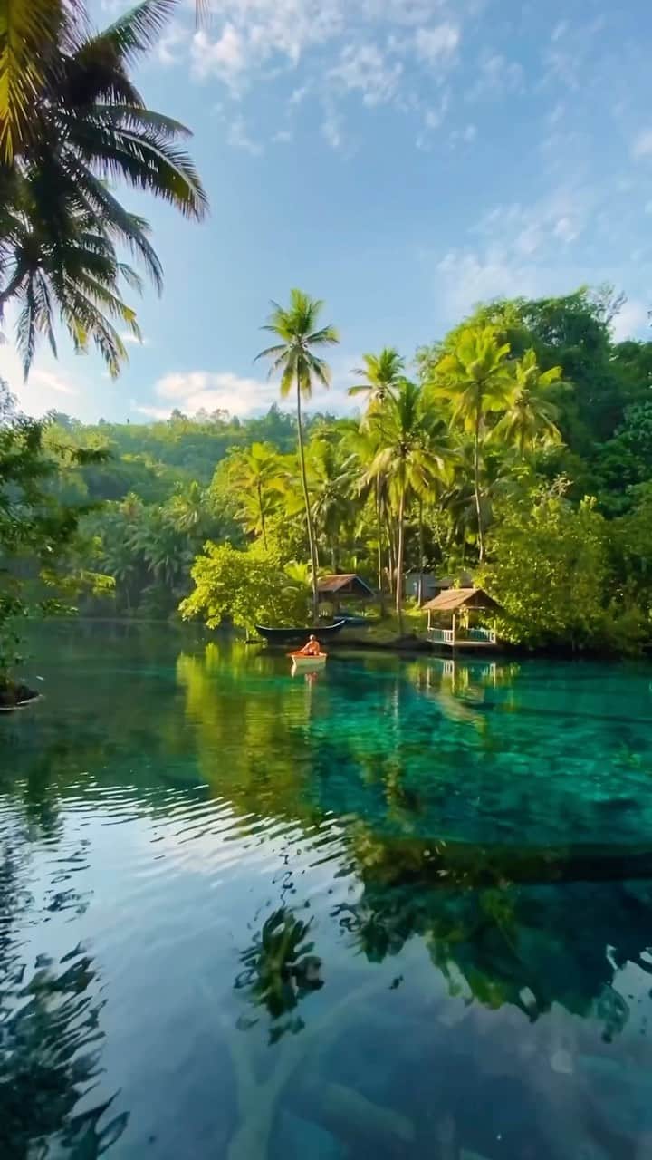 BEAUTIFUL DESTINATIONSさんのインスタグラム動画 - (BEAUTIFUL DESTINATIONSInstagram)「Kayaking bliss with ...