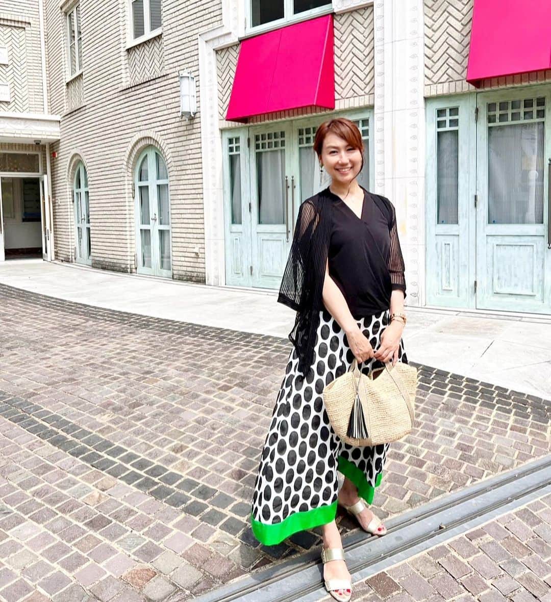 小林万希子さんのインスタグラム写真 - (小林万希子Instagram)「・ @via.luna.yoko の洋服を着て北野散策🍀 北野には 素敵な洋服を着て立ち寄りたい場所がたくさんあります ...