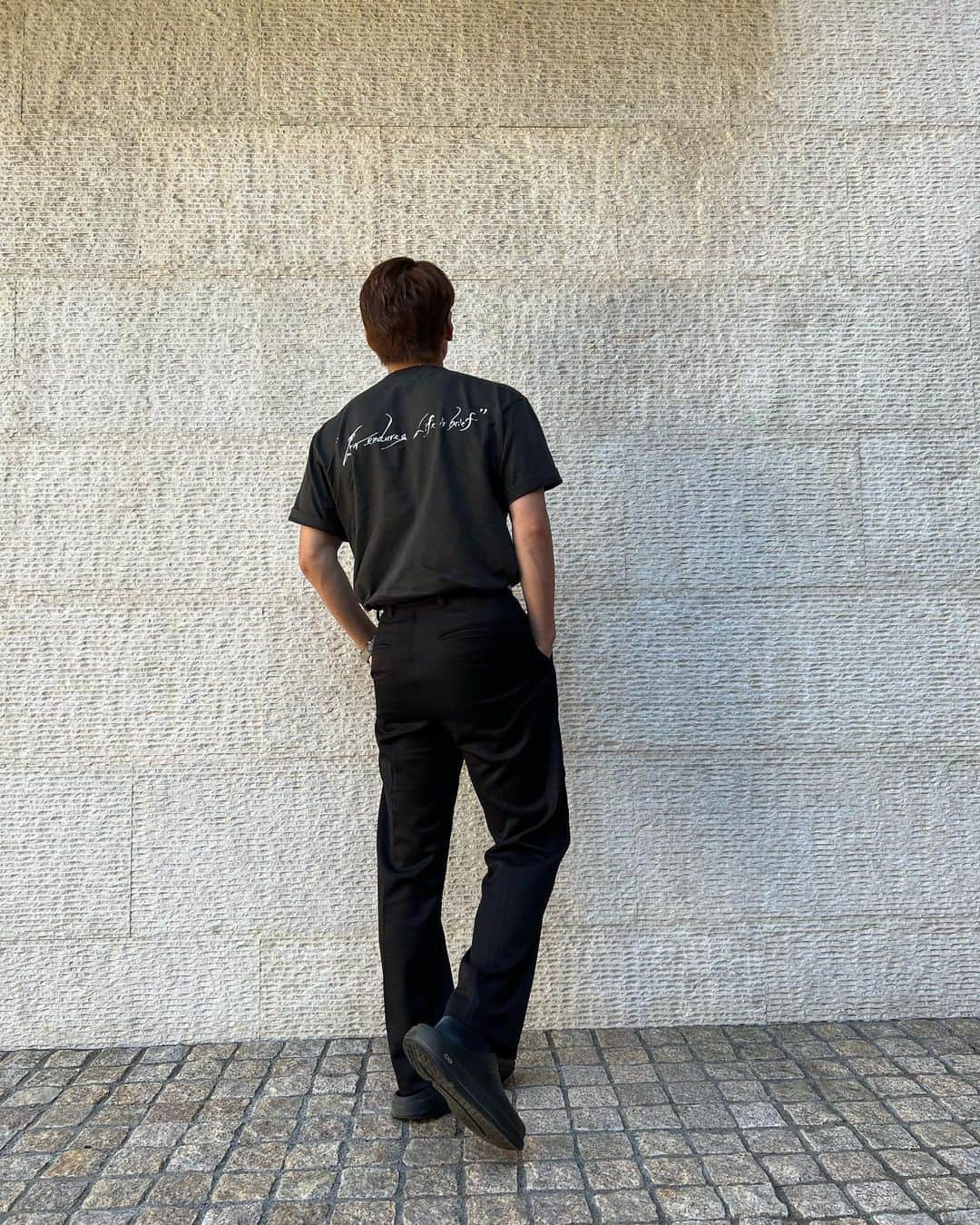 小見山直人 さんのインスタグラム写真 - (小見山直人 Instagram)「🙋‍♂️ りょうさん @ryo_uchiyama_roy が作ったTシャツ 前後ろとりょうさんが書いた字が ...