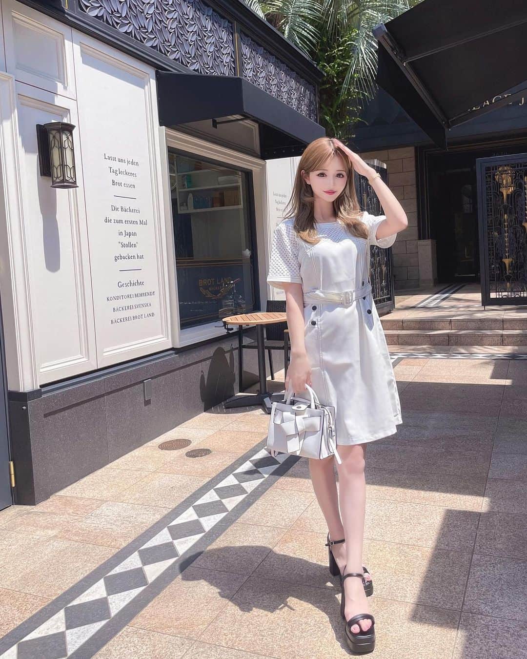 apyuさんのインスタグラム写真 - (apyuInstagram)「🤍🤍🤍 #apyu_coordinate #ワンピース @dorocy_selectshop #sandal @grl ...