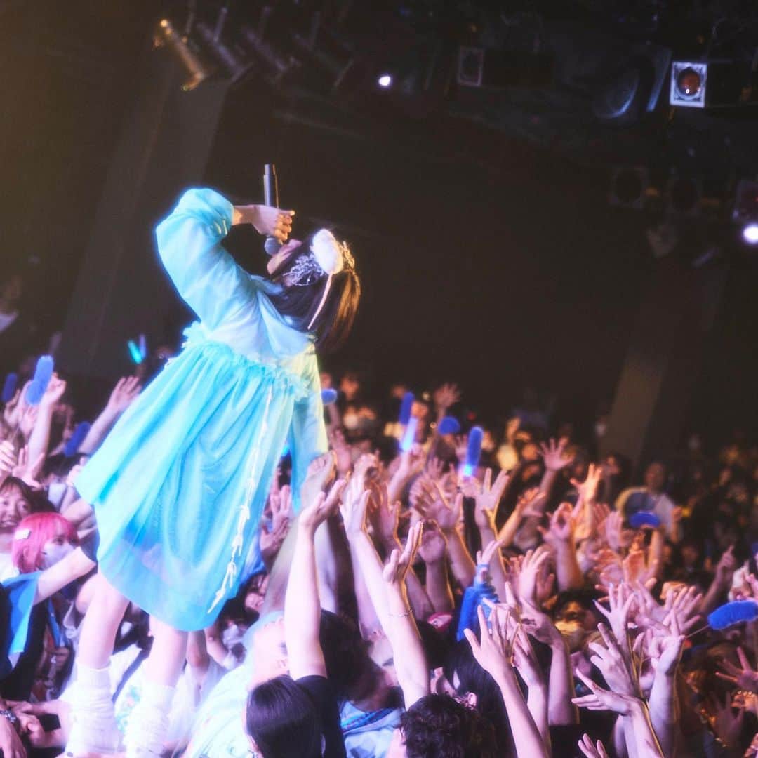 あのちゃんさんのインスタグラム写真 - (あのちゃんInstagram)「ano 1st TOUR トキメキ偏愛♡復讐ツアー 駆け抜けました。 お陰様で追加公演 『お手お座りでハイ♡報酬』開催 ...