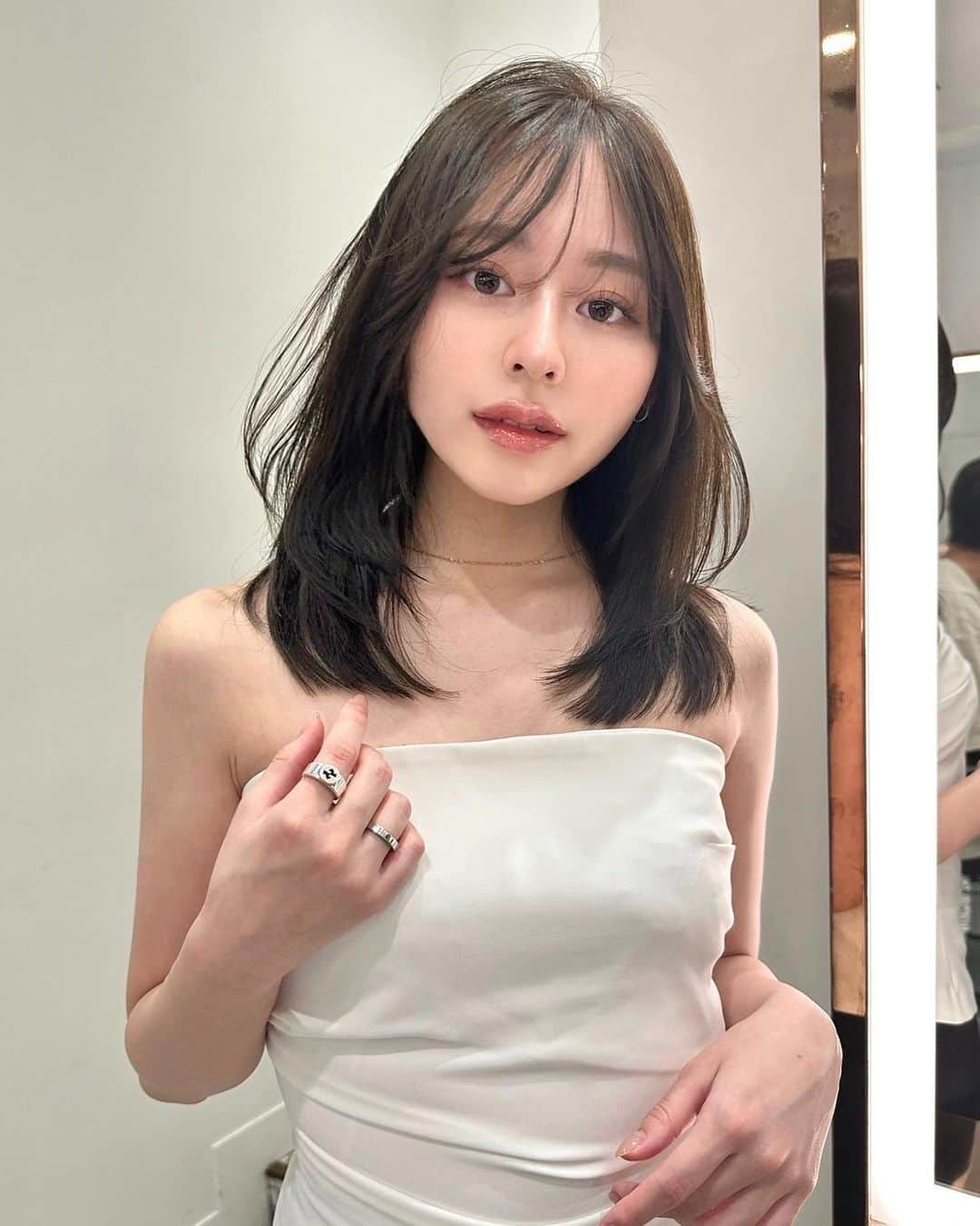 SHIMAさんのインスタグラム写真 - (SHIMAInstagram)「. . [ layer cut × Olive greige ] 柔らかく動きのあるレイヤースタイル。 透明感ある ...