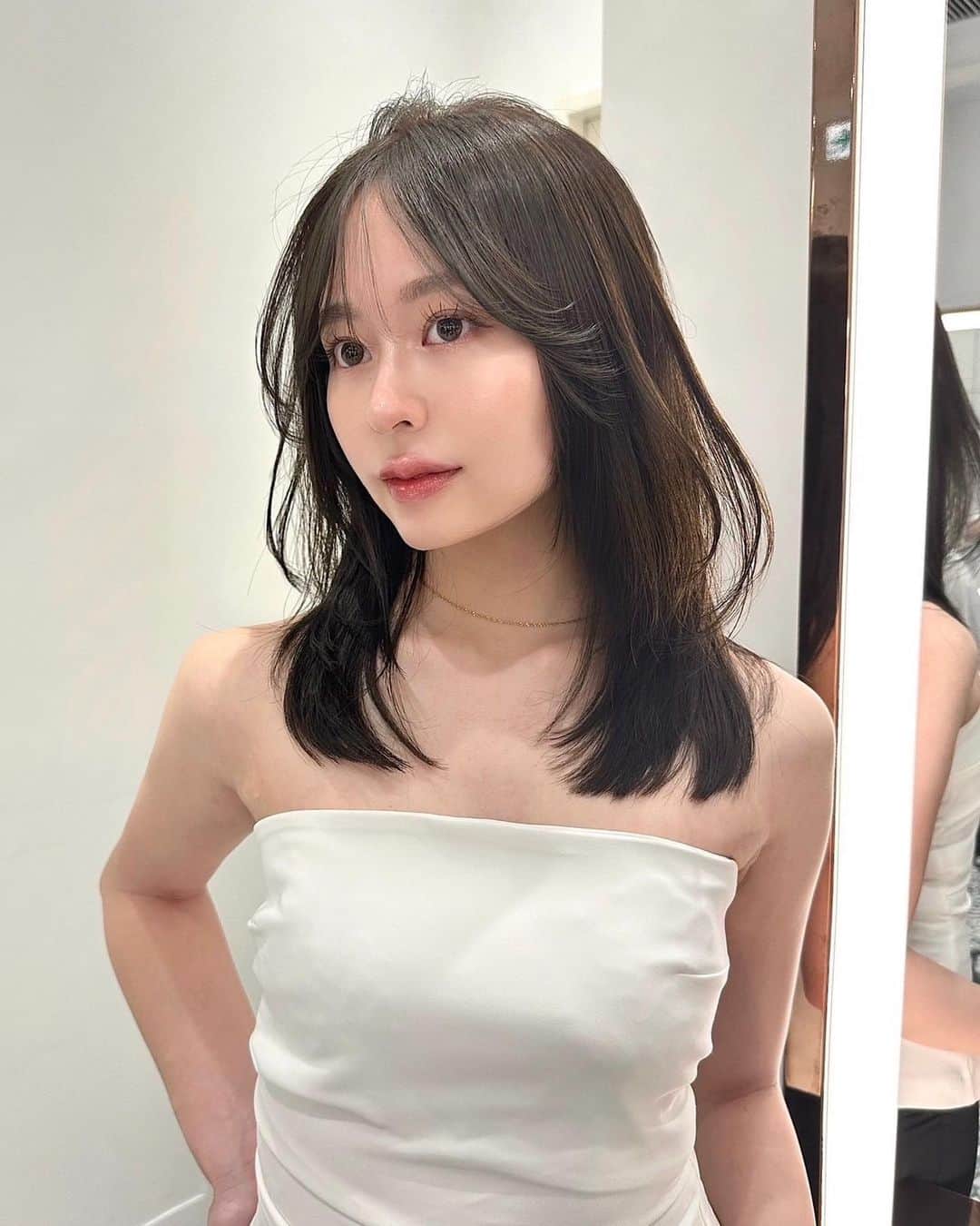 SHIMAさんのインスタグラム写真 - (SHIMAInstagram)「. . [ layer cut × Olive greige ] 柔らかく動きのあるレイヤースタイル。 透明感ある ...