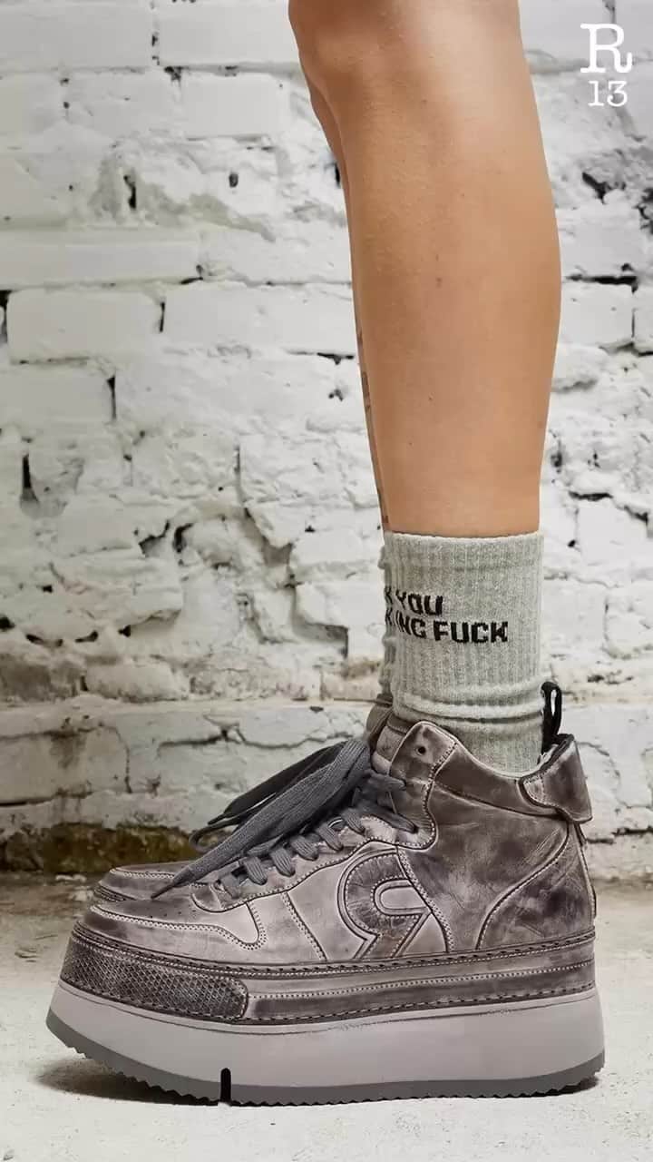 アールサーティーンさんのインスタグラム動画 - (アールサーティーンInstagram)「NEW: R13’s elevated Riot ...