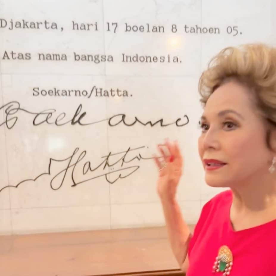 デヴィ・スカルノさんのインスタグラム写真 - (デヴィ・スカルノInstagram)「ジャカルタの 中心部、メンテンの 一等地に位置する ...