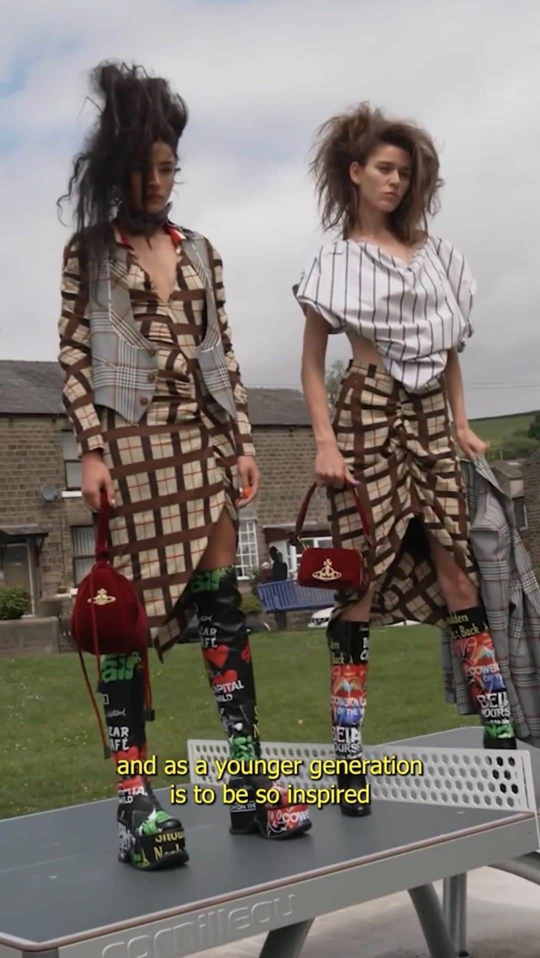 ヴィヴィアン・ウエストウッドさんのインスタグラム動画 - (ヴィヴィアン・ウエストウッドInstagram)「“私がヴィヴィアンの孫として ...