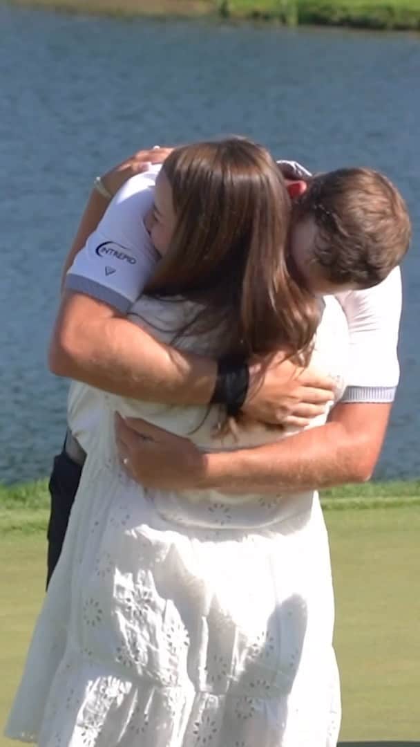 PGA TOURさんのインスタグラム動画 - (PGA TOURInstagram)「@LeeHodges2 and Savannah started dating in high ...