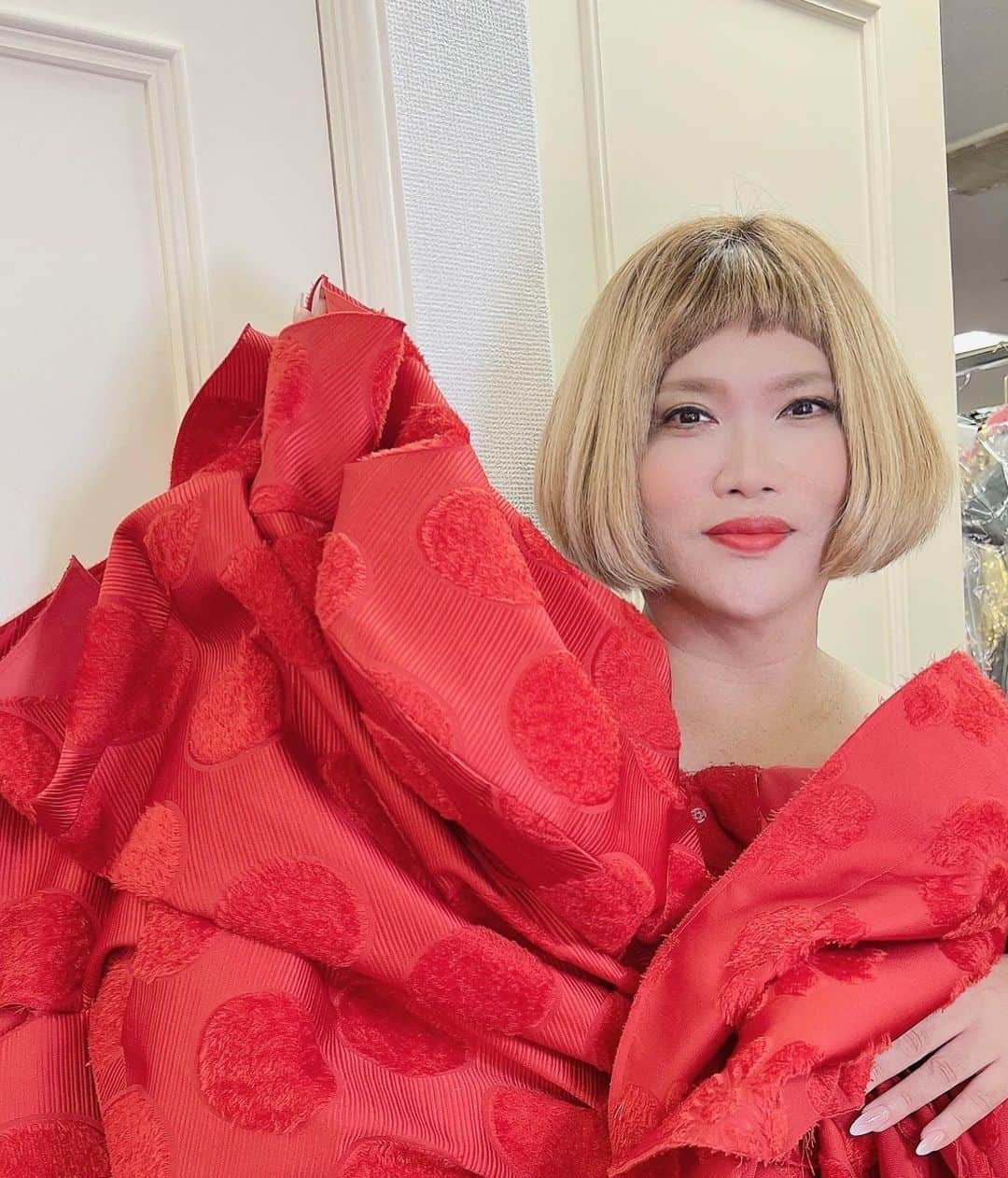 IKKO【公式】さんのインスタグラム写真 - (IKKO【公式】Instagram)「NEWウィッグ作りました‼️ 2枚目は、フィッティング中 ...